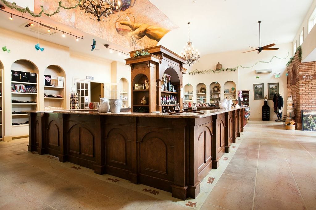 23 Favorite Virginia Wine Tasting Rooms - potomacpointwinery.com
